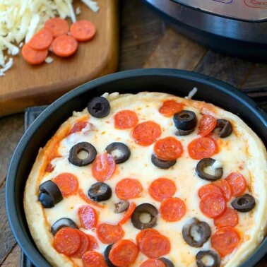 Easy Instant Pot Pizza (Video)