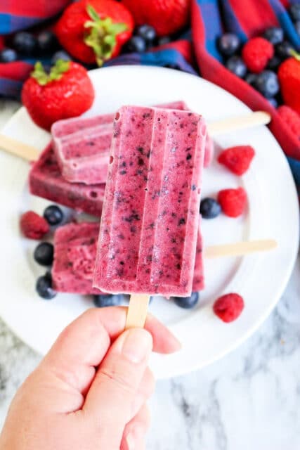 How to Make Homemade Popsicles (3 Ingredients)