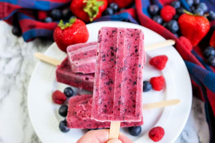 How to Make Homemade Popsicles (3 Ingredients)