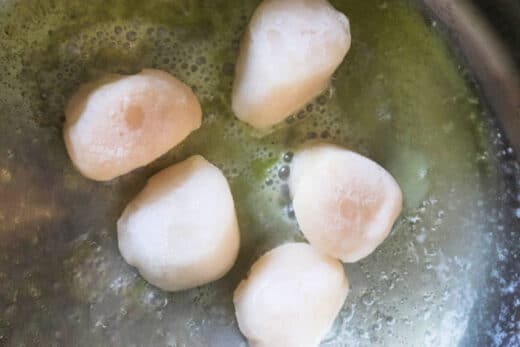 How to Cook Frozen Scallops (4 Methods)