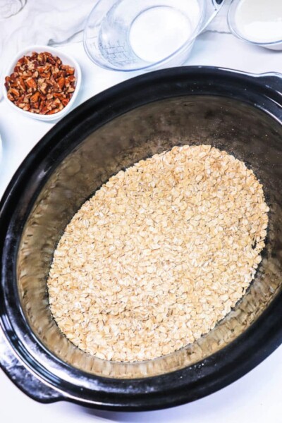 Overnight Cinnamon Oatmeal (Slow Cooker)