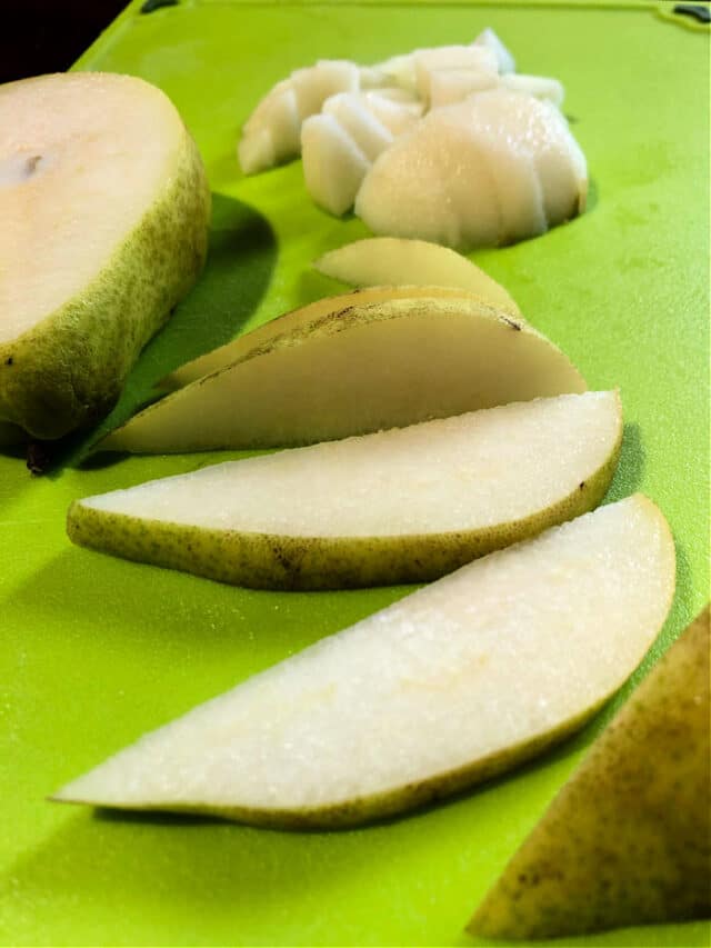 How to Cut a Pear in Half, into Slices, Cubed and Fancy