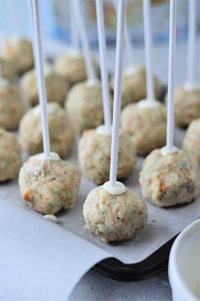 How to Make Cake Pops with Cake Mix and Frosting Recipe