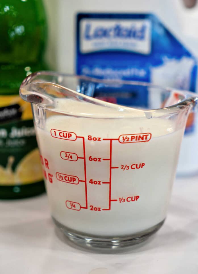 How to Make Buttermilk from Milk and Lemon Juice
