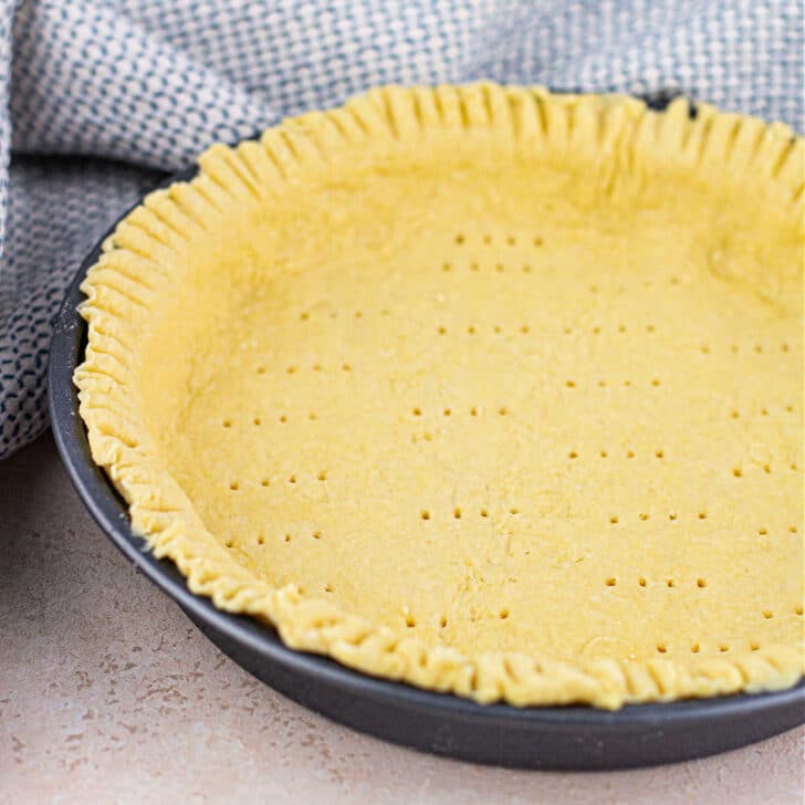 3 Ingredient Bisquick Pie Crust - No Egg Pie Crust - Pancake Mix