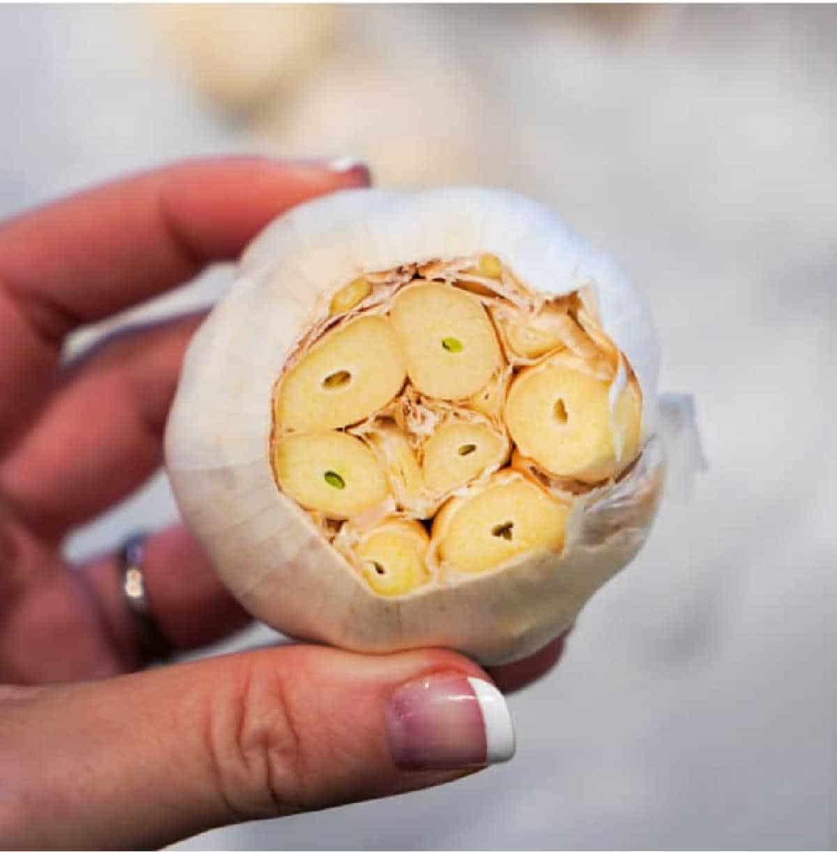 How to Make Garlic Oil (in Olive Oil)